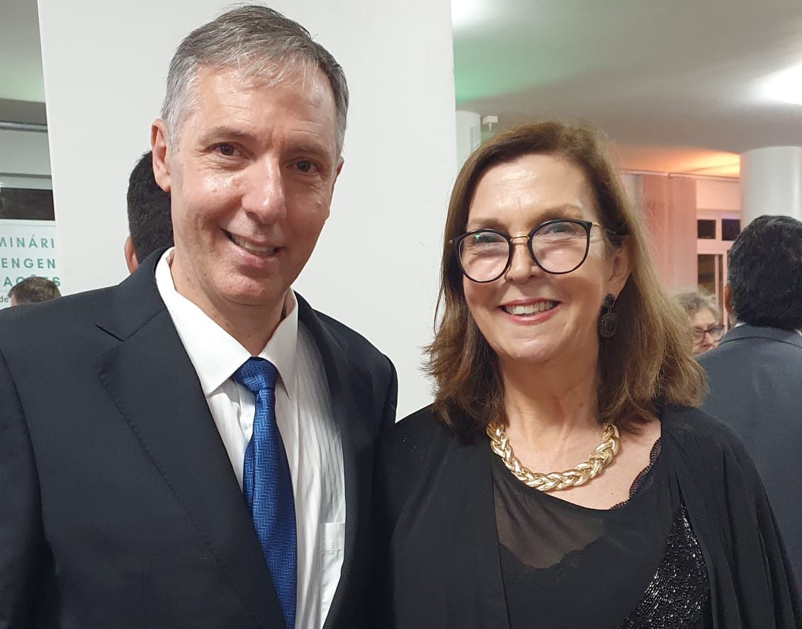 O presidente do IBAPEPR ,Edson Luiz Halluch ,e a diretora de ...